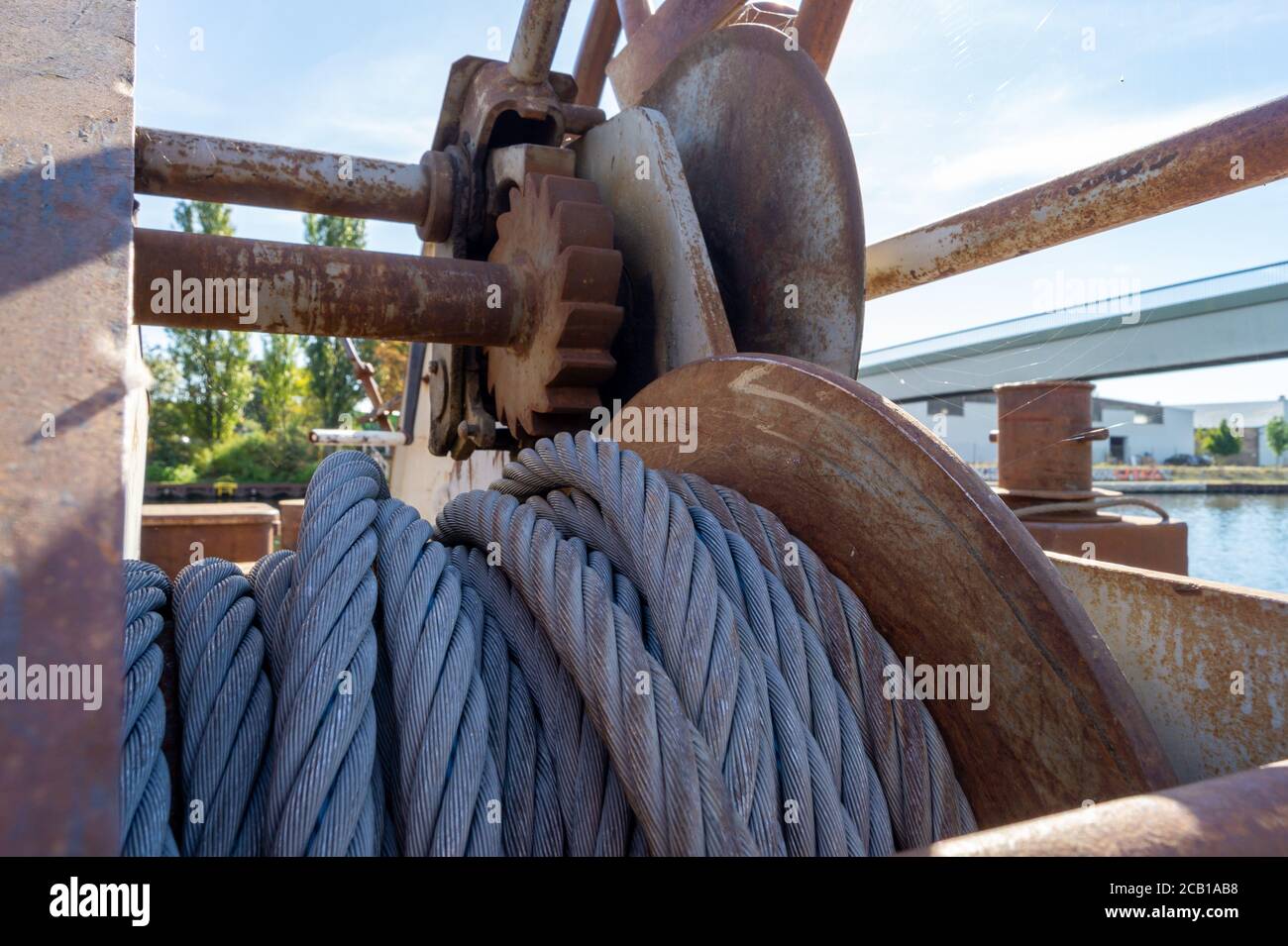 Rusty vintage boat winch hi-res stock photography and images - Alamy