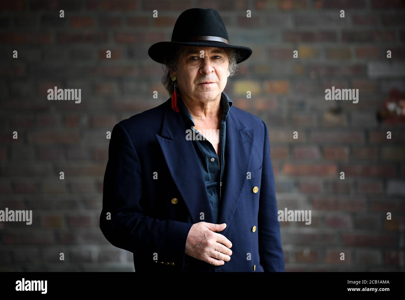 Ton steine scherben hi-res stock photography and images - Alamy