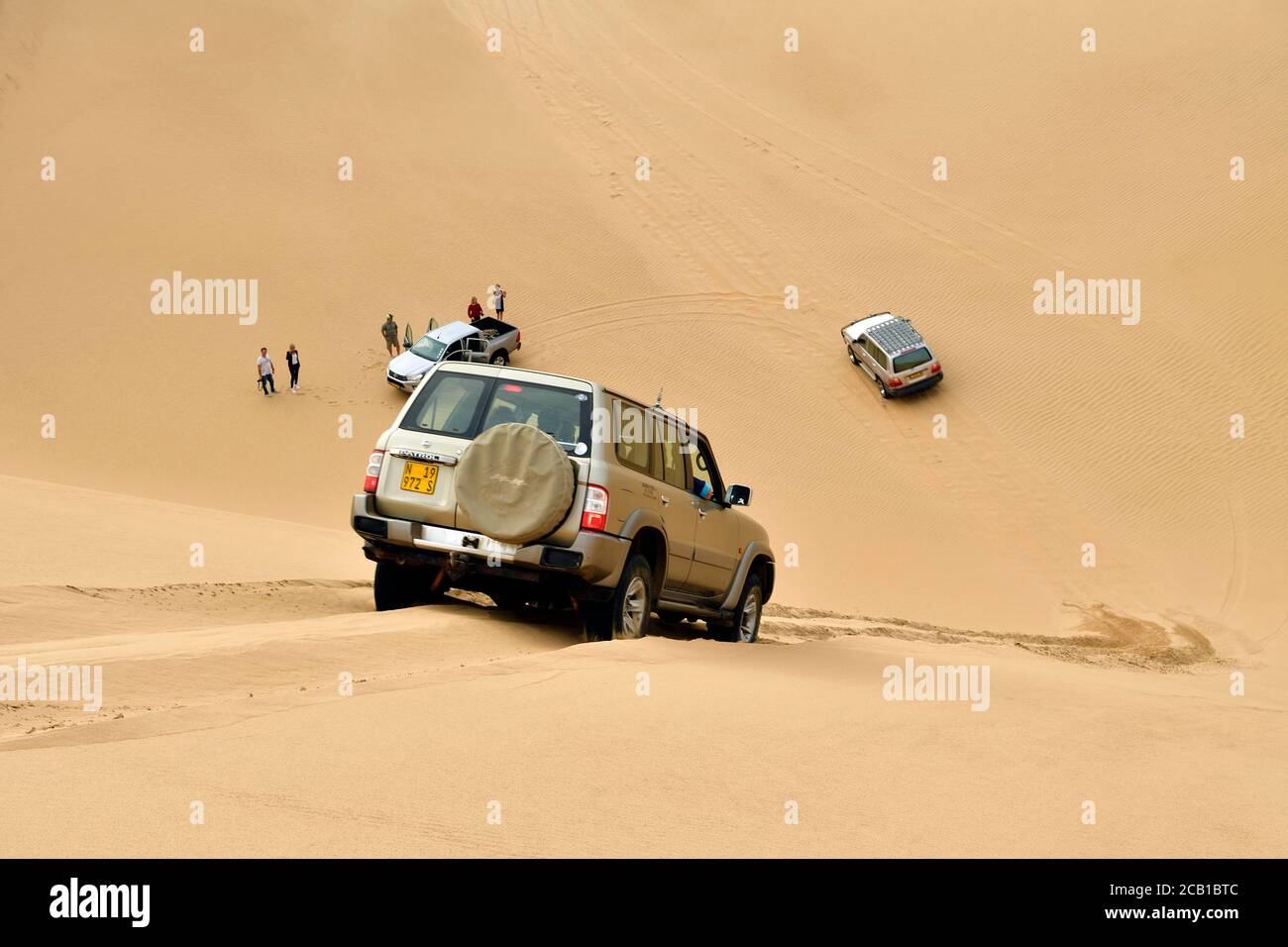 Four wheel drive down sand dune hi-res stock photography and images - Alamy