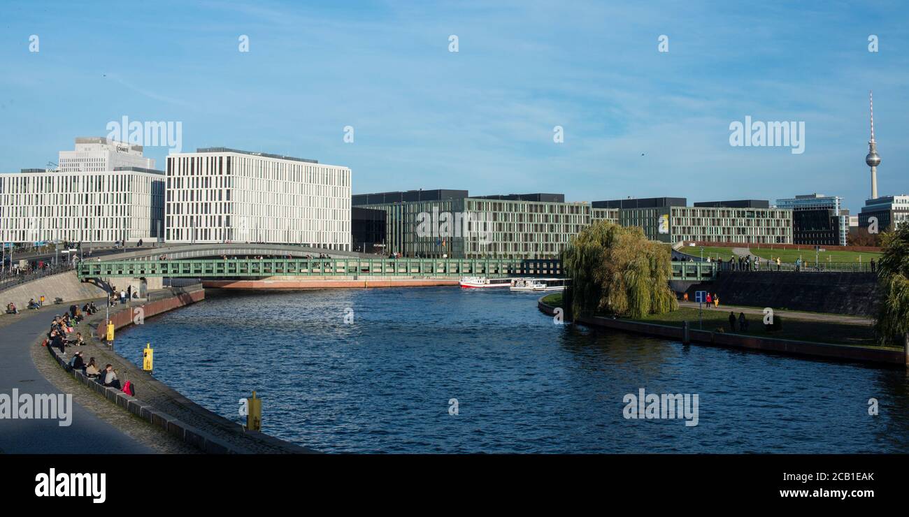 River ferries hi-res stock photography and images - Alamy