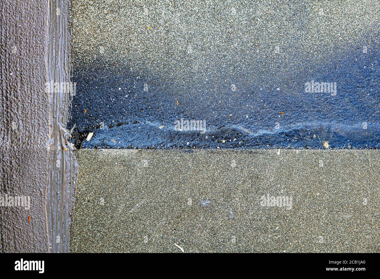 Tar paper hi-res stock photography and images - Alamy