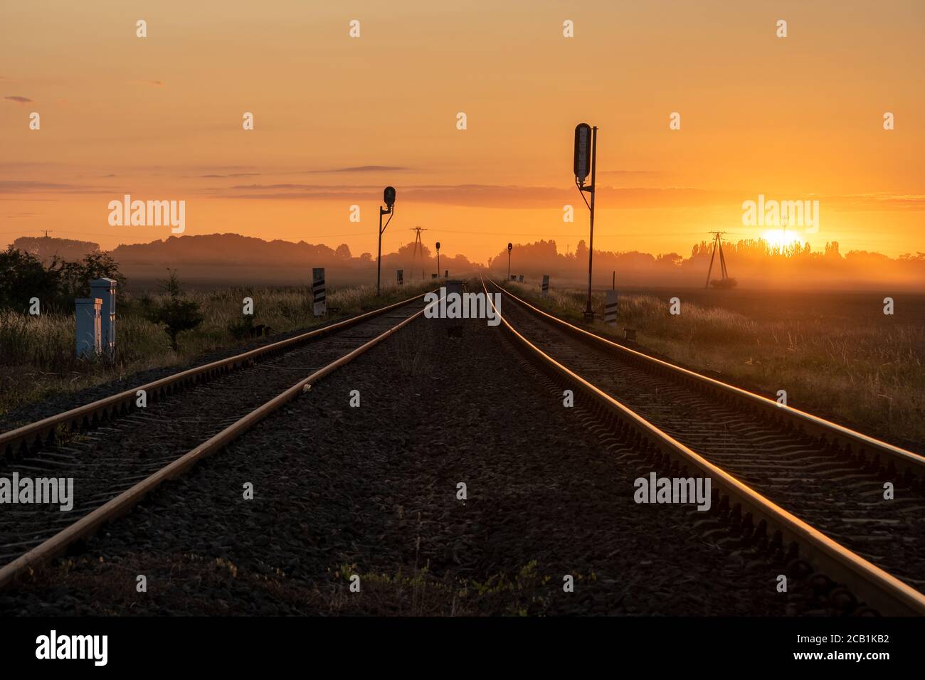 Sunrise railroad crossing hi-res stock photography and images - Alamy