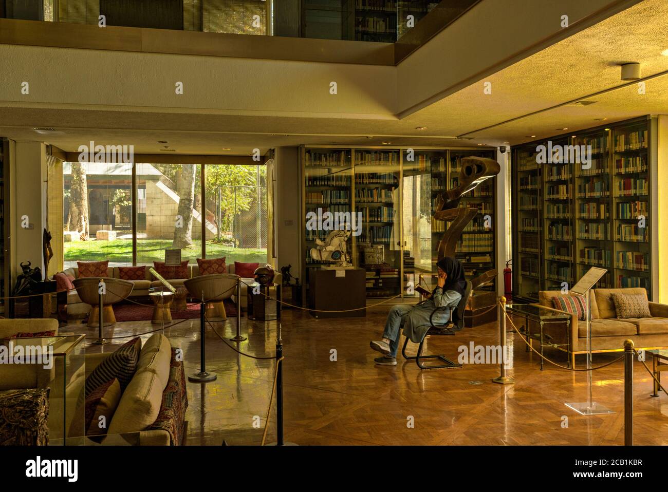 Empress farah pahlavi hi-res stock photography and images - Alamy