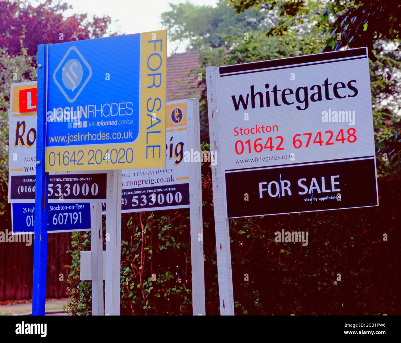 Estate agents signs hi-res stock photography and images - Alamy