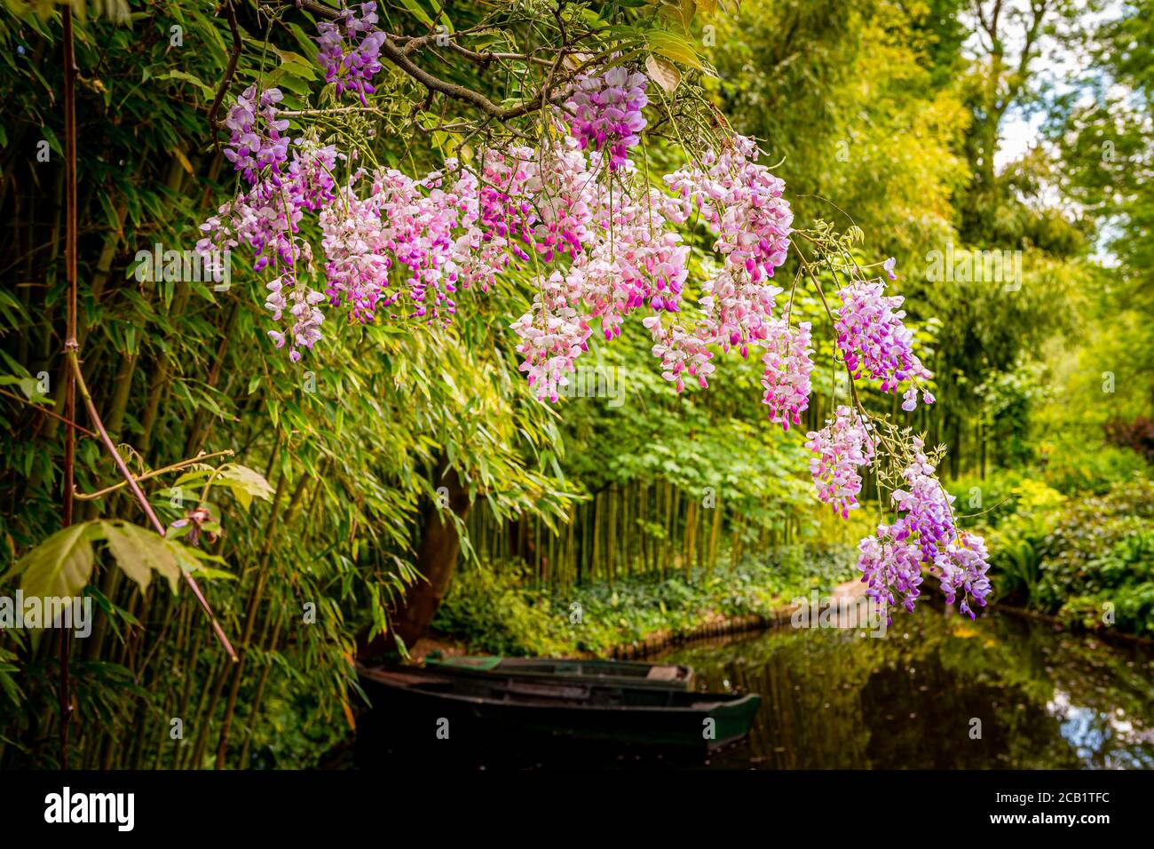 GIVERNY, FRANCE, MAY 21, 2015 : impressionists gardens and ponds of ...