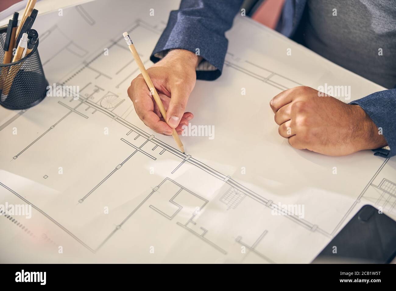 Focused photo on male hand drawing sketch Stock Photo - Alamy