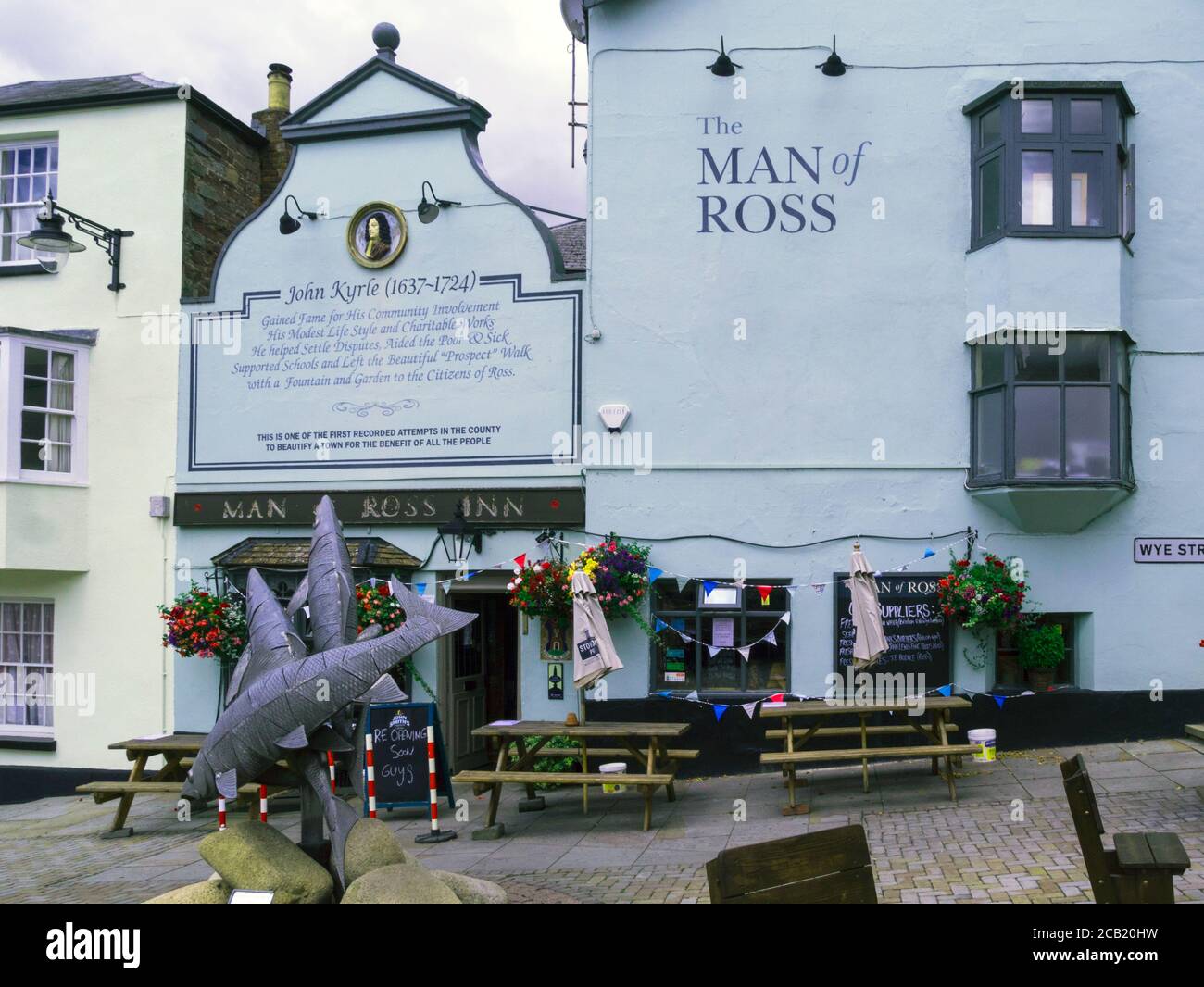 Fine example of the traditional family run pub hi-res stock photography ...