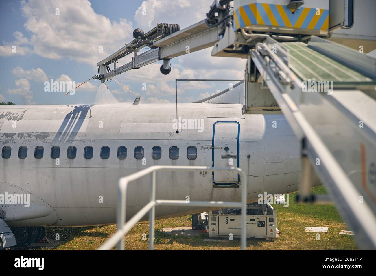 Washing plane hi-res stock photography and images - Alamy