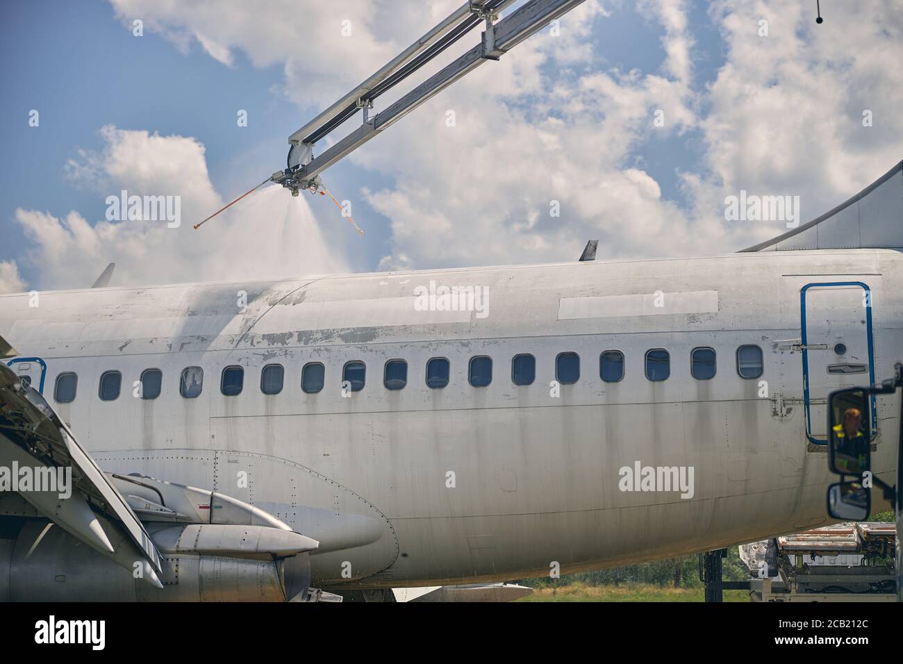 Washing plane hi-res stock photography and images - Alamy