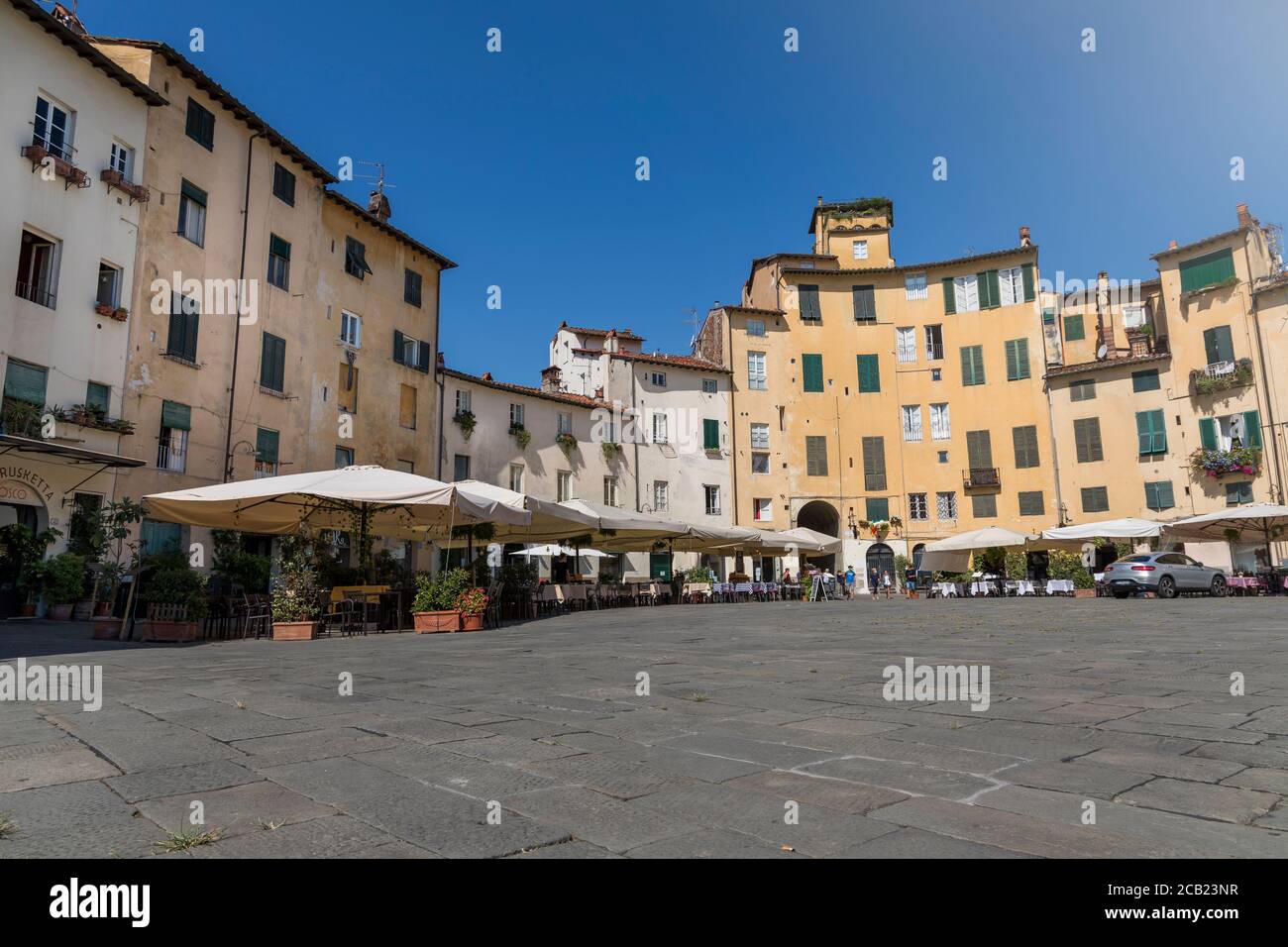 Lucca / Italy: August 08 2020: Piazza dell'Anfiteatro (Roman ...