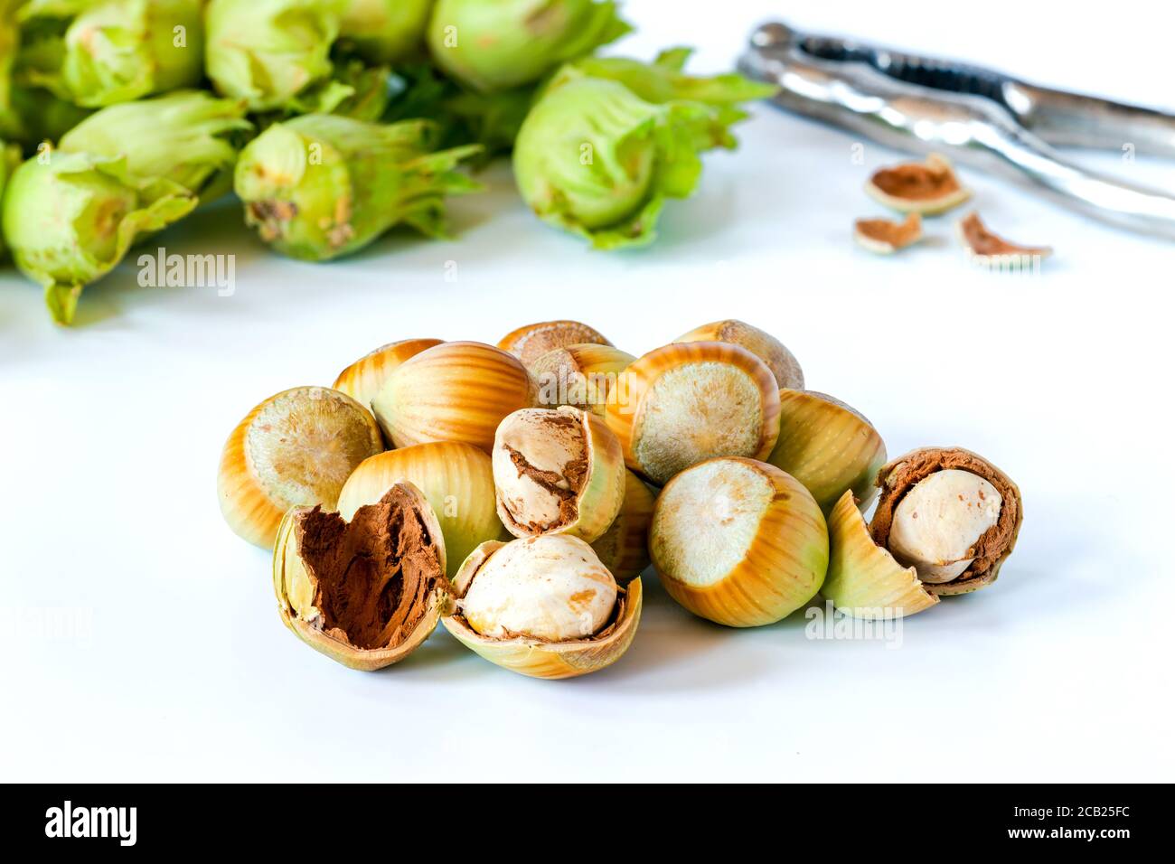 Whole fresh cobnuts hi-res stock photography and images - Alamy