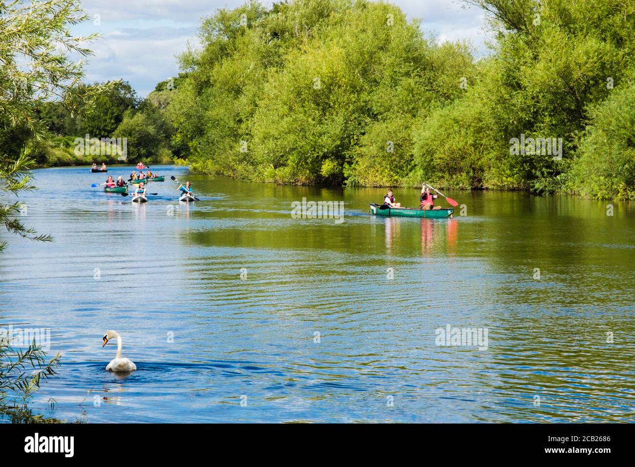 English river scene hi-res stock photography and images - Alamy