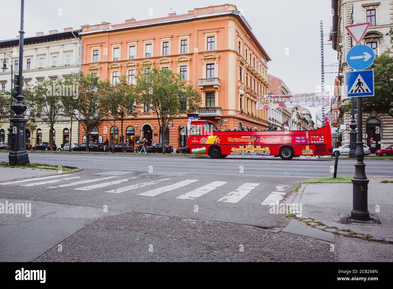 Budapest hungary hungarian road signs hi-res stock photography and ...