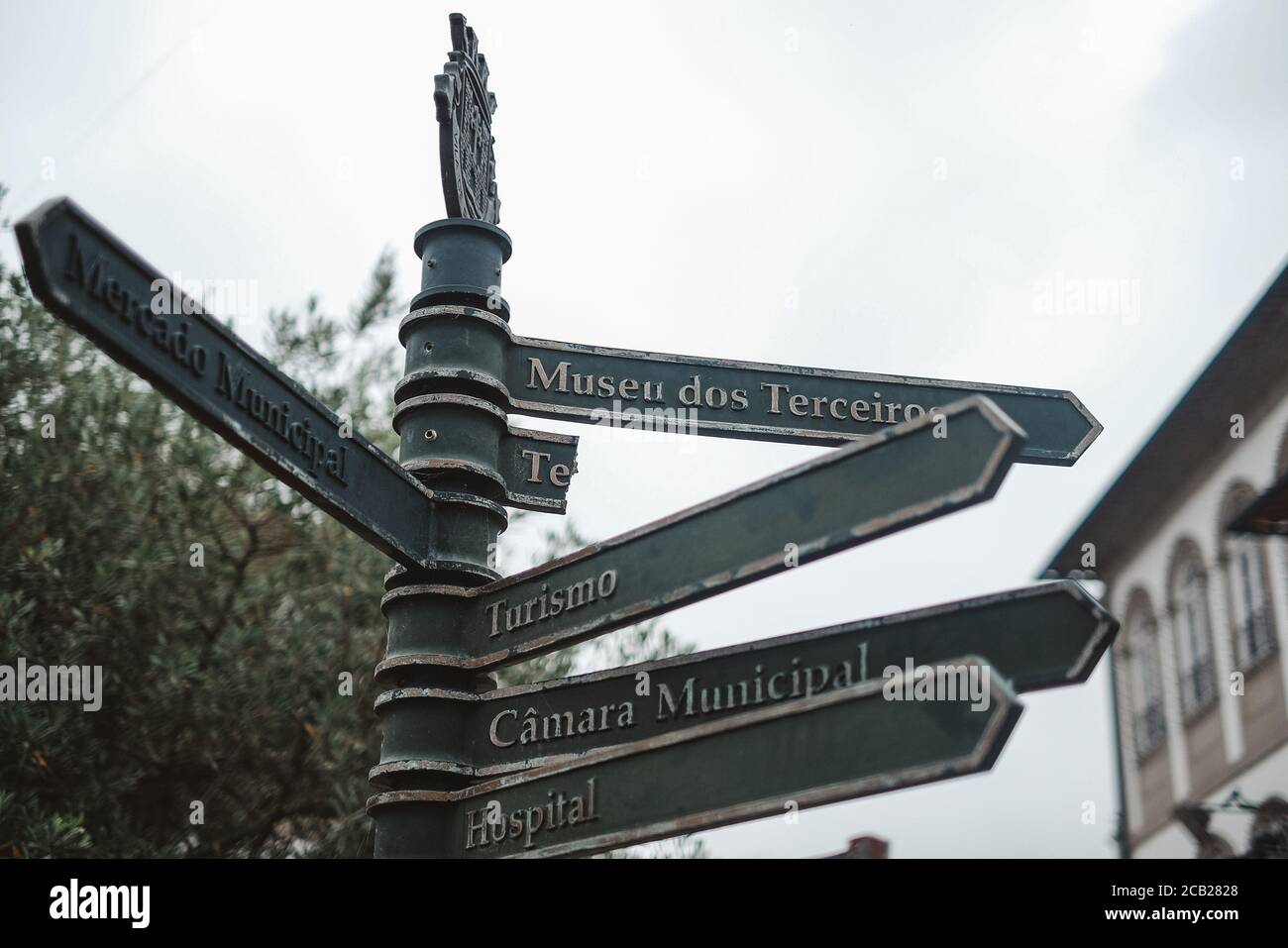 Portugal direction and information signs hi-res stock photography and ...