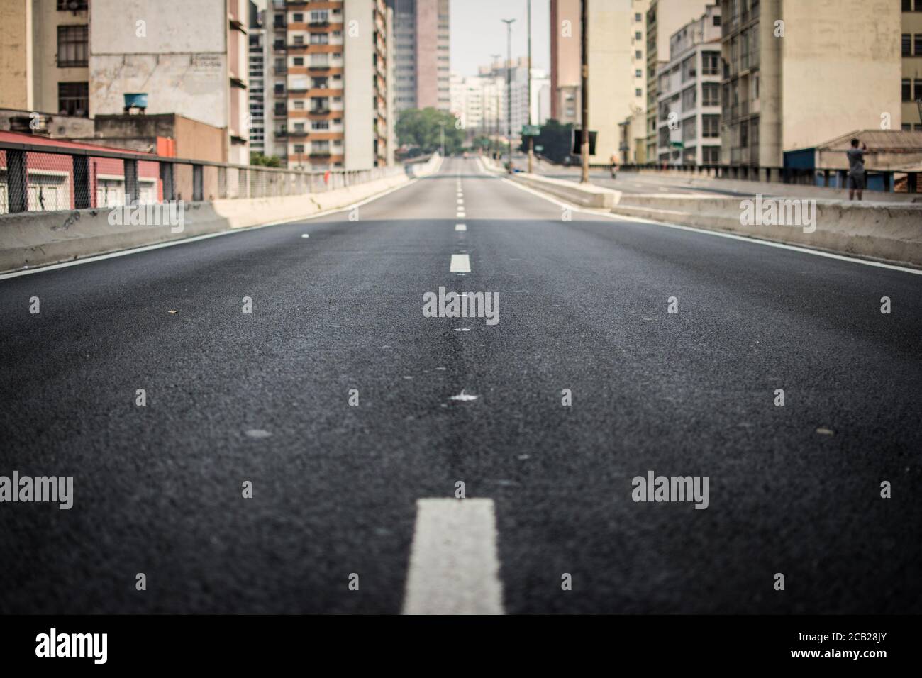 Empty street without people hi-res stock photography and images - Alamy