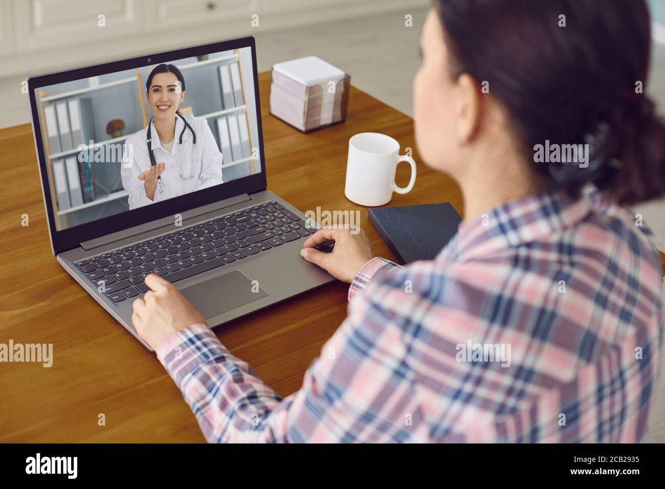 Female doctor patient monitor hi-res stock photography and images - Alamy