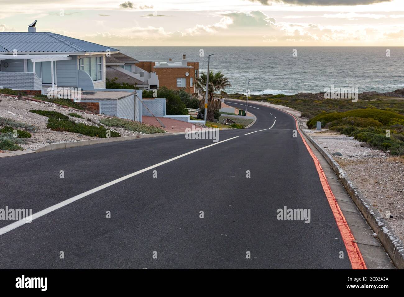 Empty road sea sunset cloud sky hi-res stock photography and images - Alamy