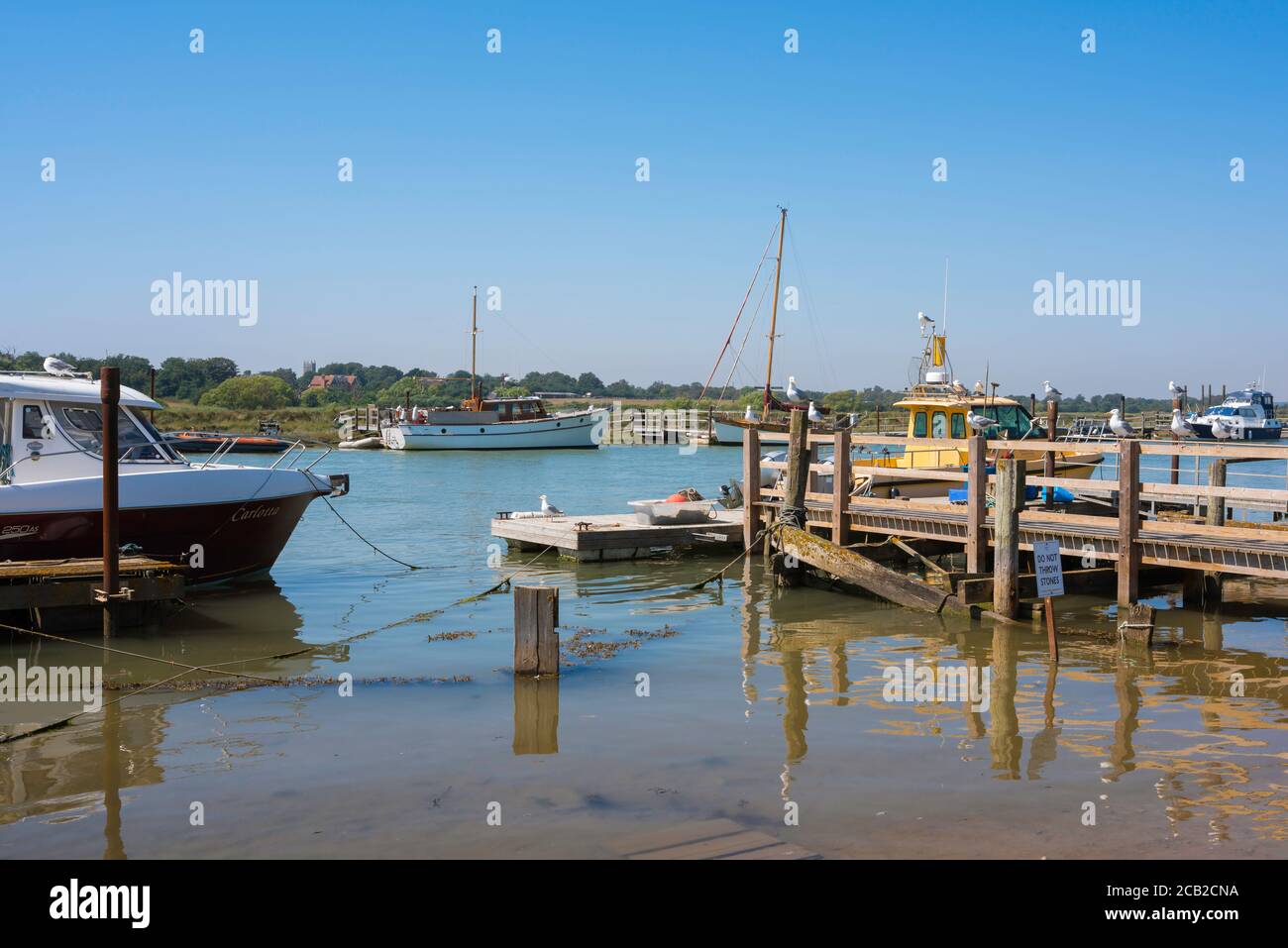 Riverside jetty hi-res stock photography and images - Alamy