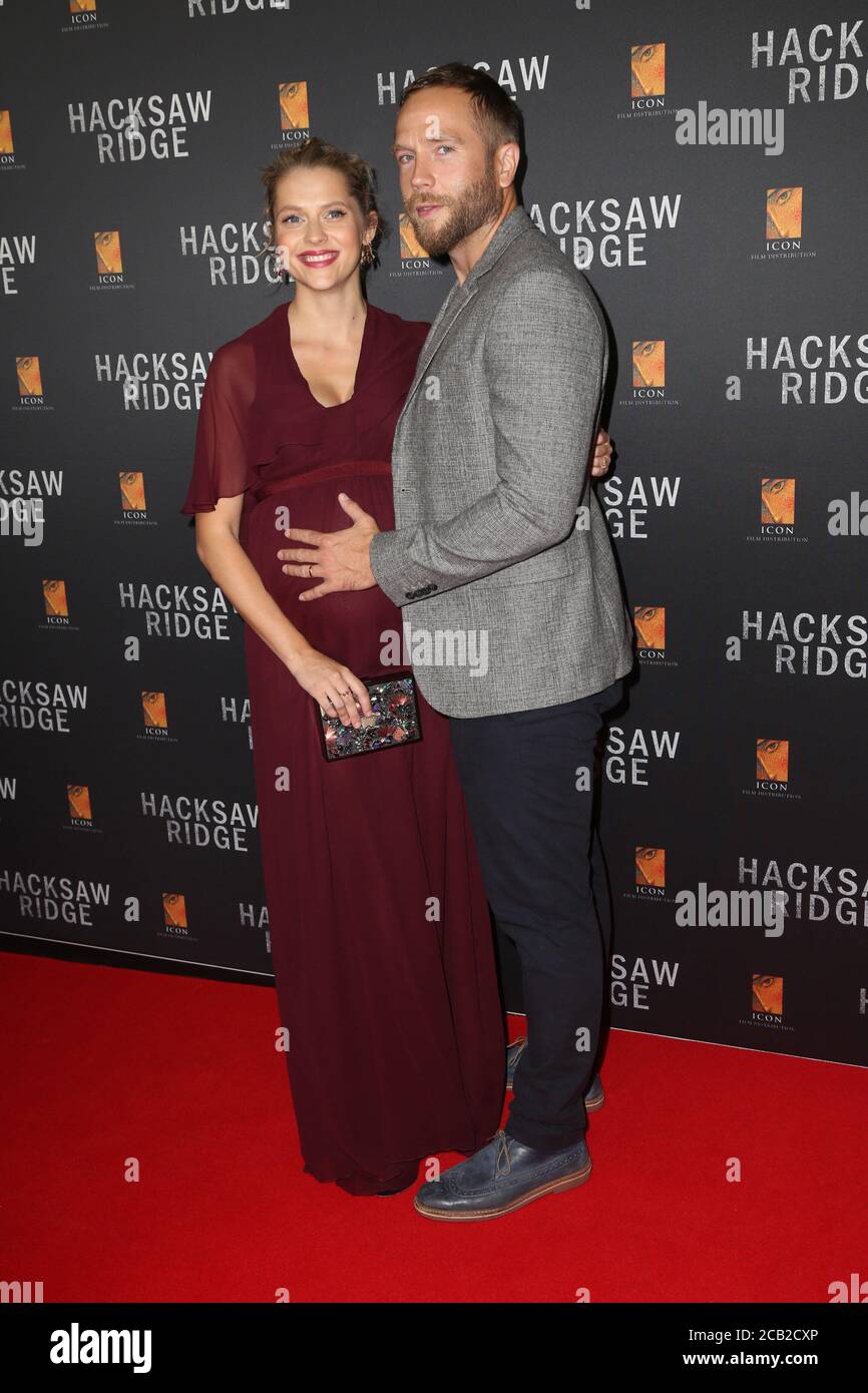 Teresa Palmer and Mark Webber arrive on the red carpet for the ...