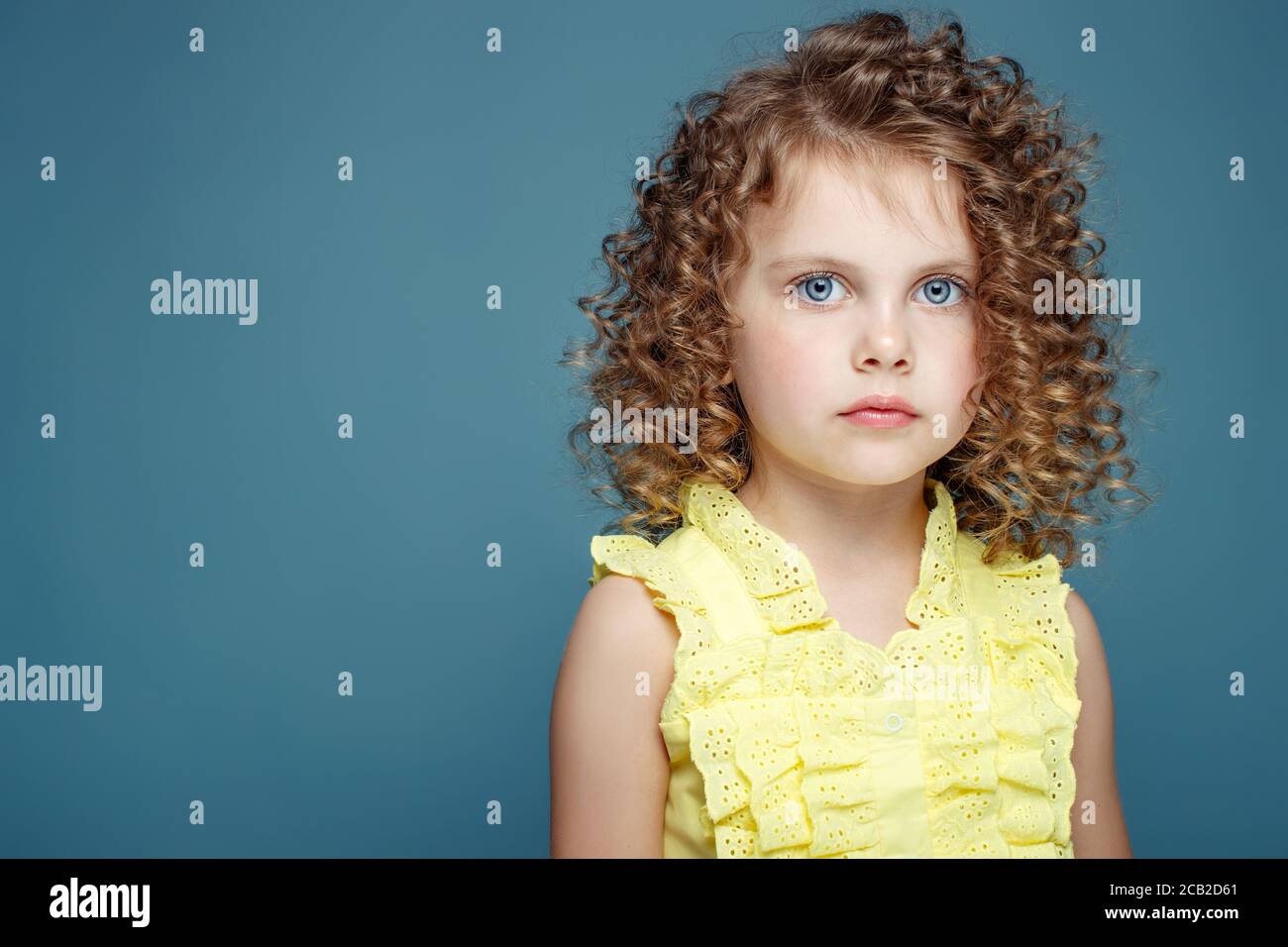 Portrait of a beautiful girl child Stock Photo - Alamy