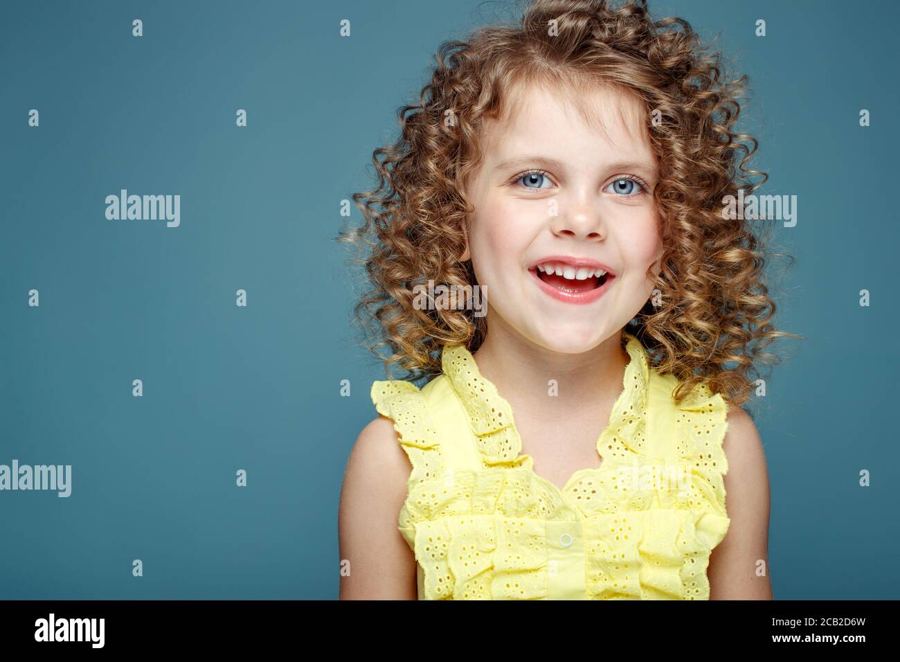 Portrait of a beautiful girl child Stock Photo - Alamy