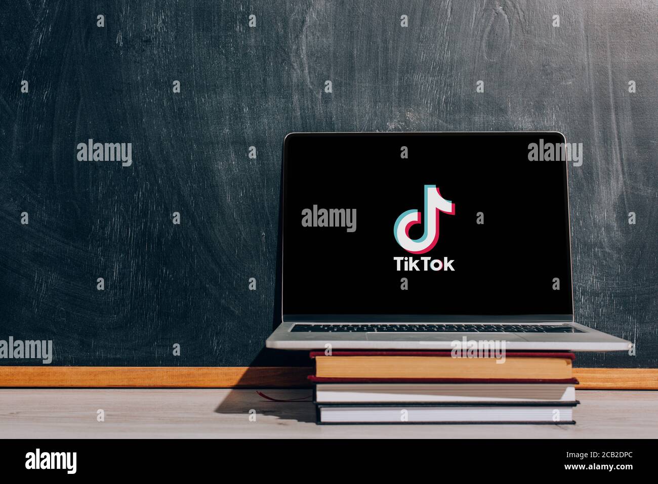 Computer on stacked books hi-res stock photography and images - Alamy