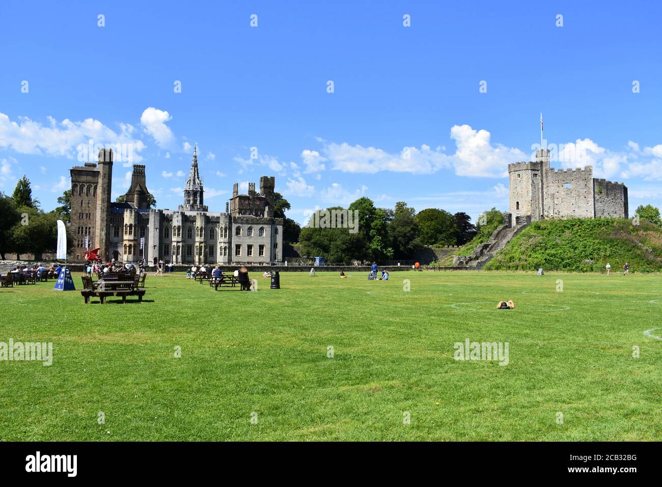Cardiff castle grounds hi-res stock photography and images - Alamy