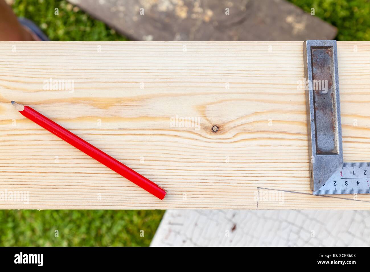 Carpenter markings hi-res stock photography and images - Alamy