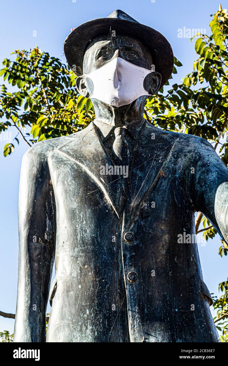 Mask monument hi-res stock photography and images - Alamy