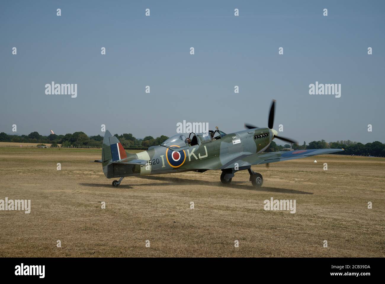 Spitfire side hi-res stock photography and images - Alamy