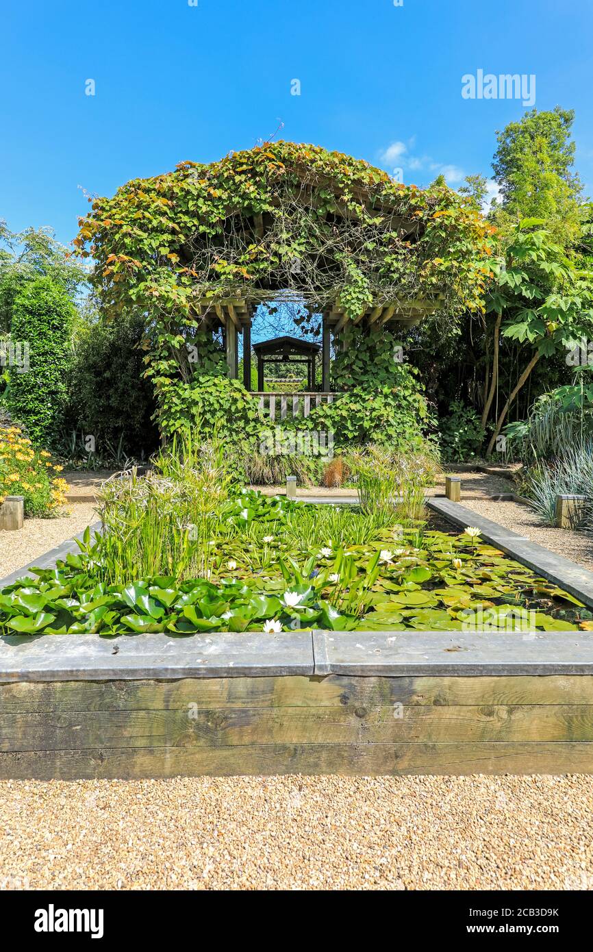 Raised Pond High Resolution Stock Photography and Images - Alamy