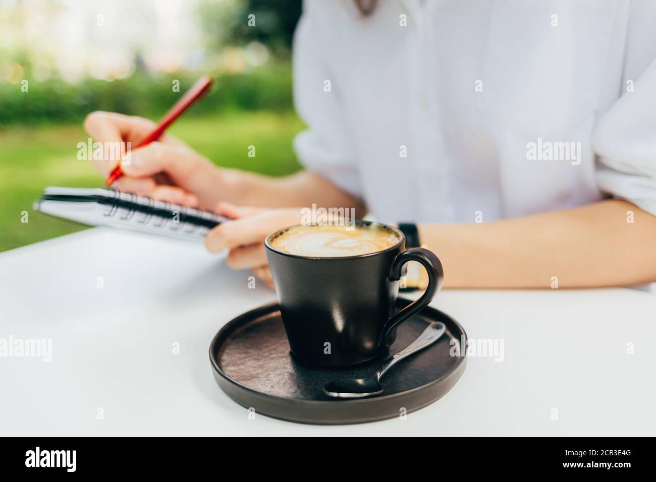 Student making notes outside hi-res stock photography and images - Alamy