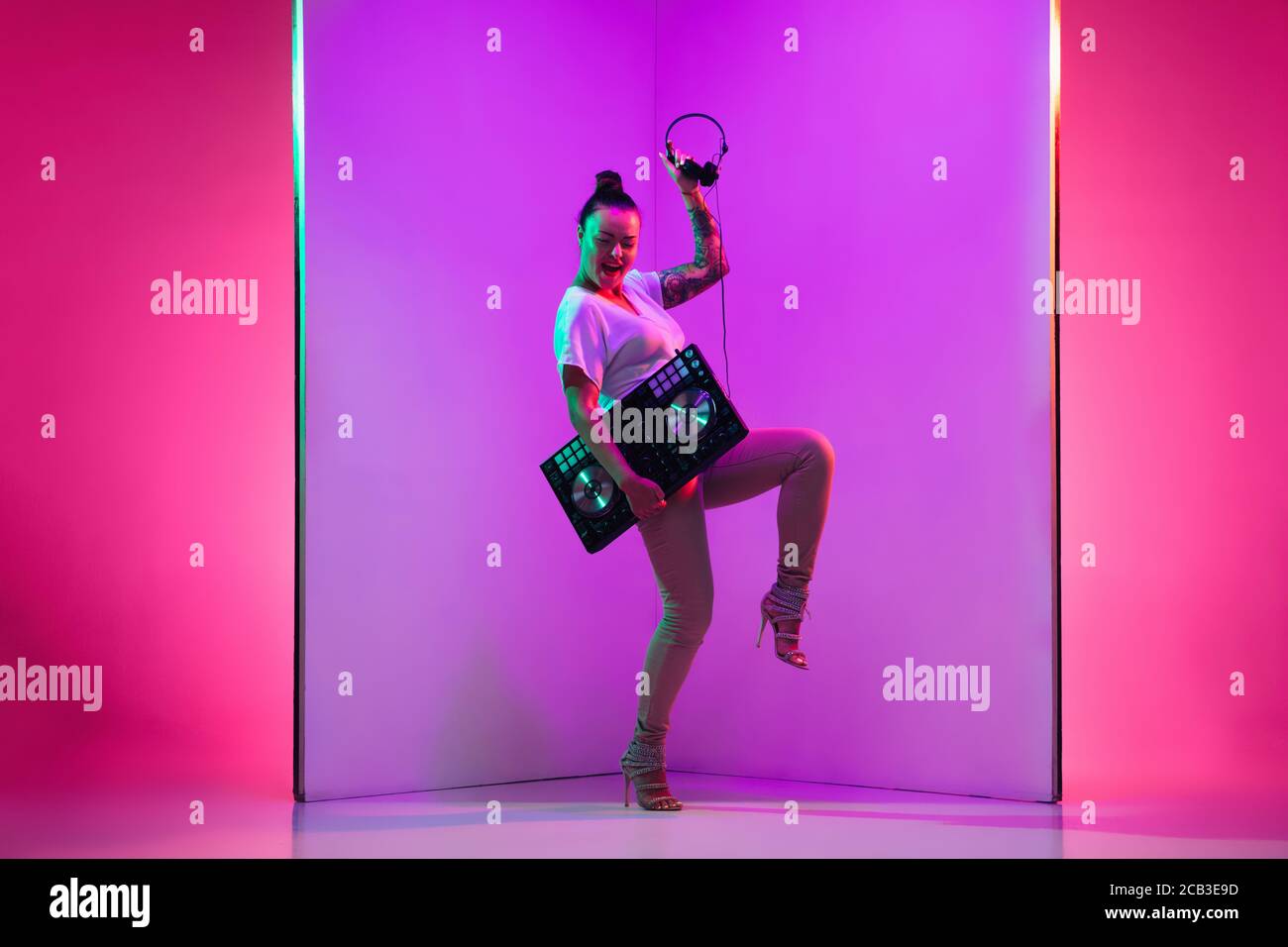 Chill dance hi-res stock photography and images - Alamy