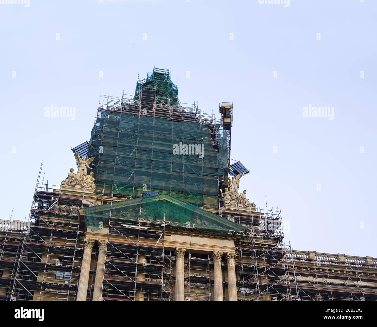 Hidden scaffold hi-res stock photography and images - Alamy