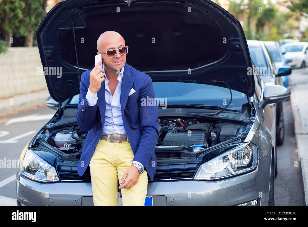 Male sited hi-res stock photography and images - Alamy