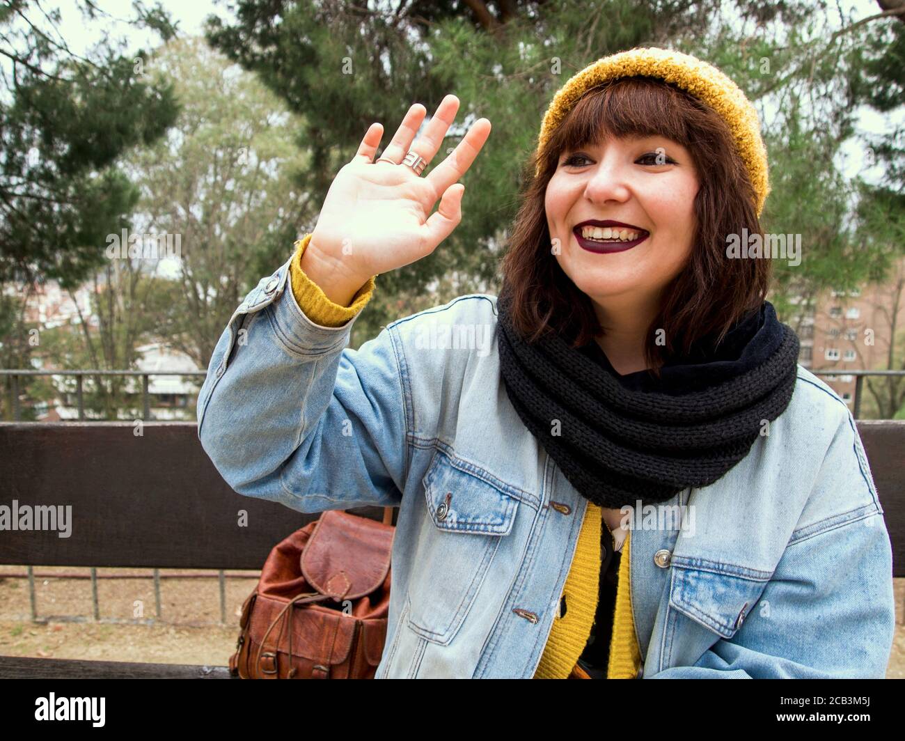 Waving and smiling hi-res stock photography and images - Alamy