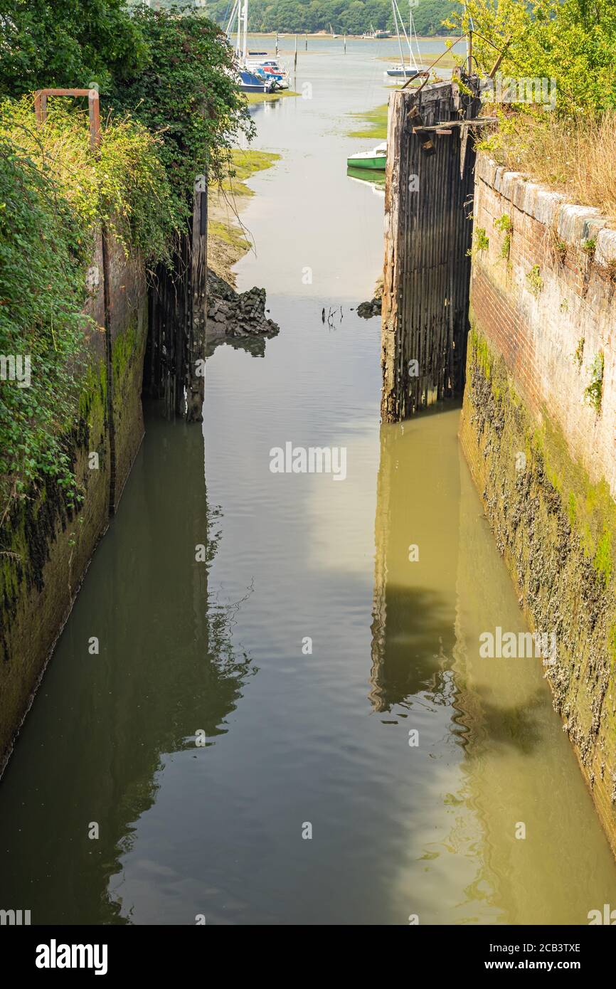 Sluice gate wooden hi-res stock photography and images - Alamy