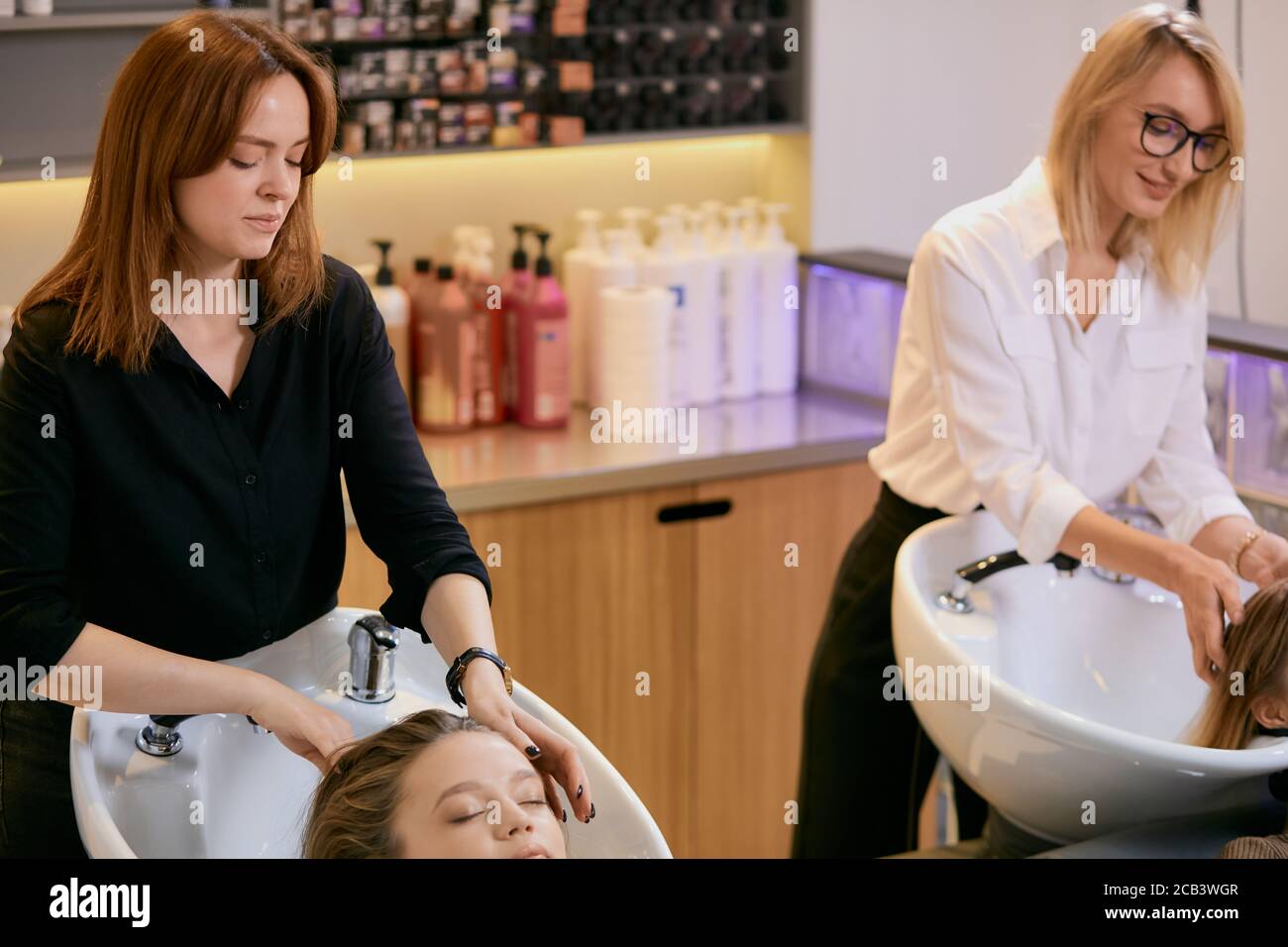 Beautician preparing woman making facial hi-res stock photography and ...