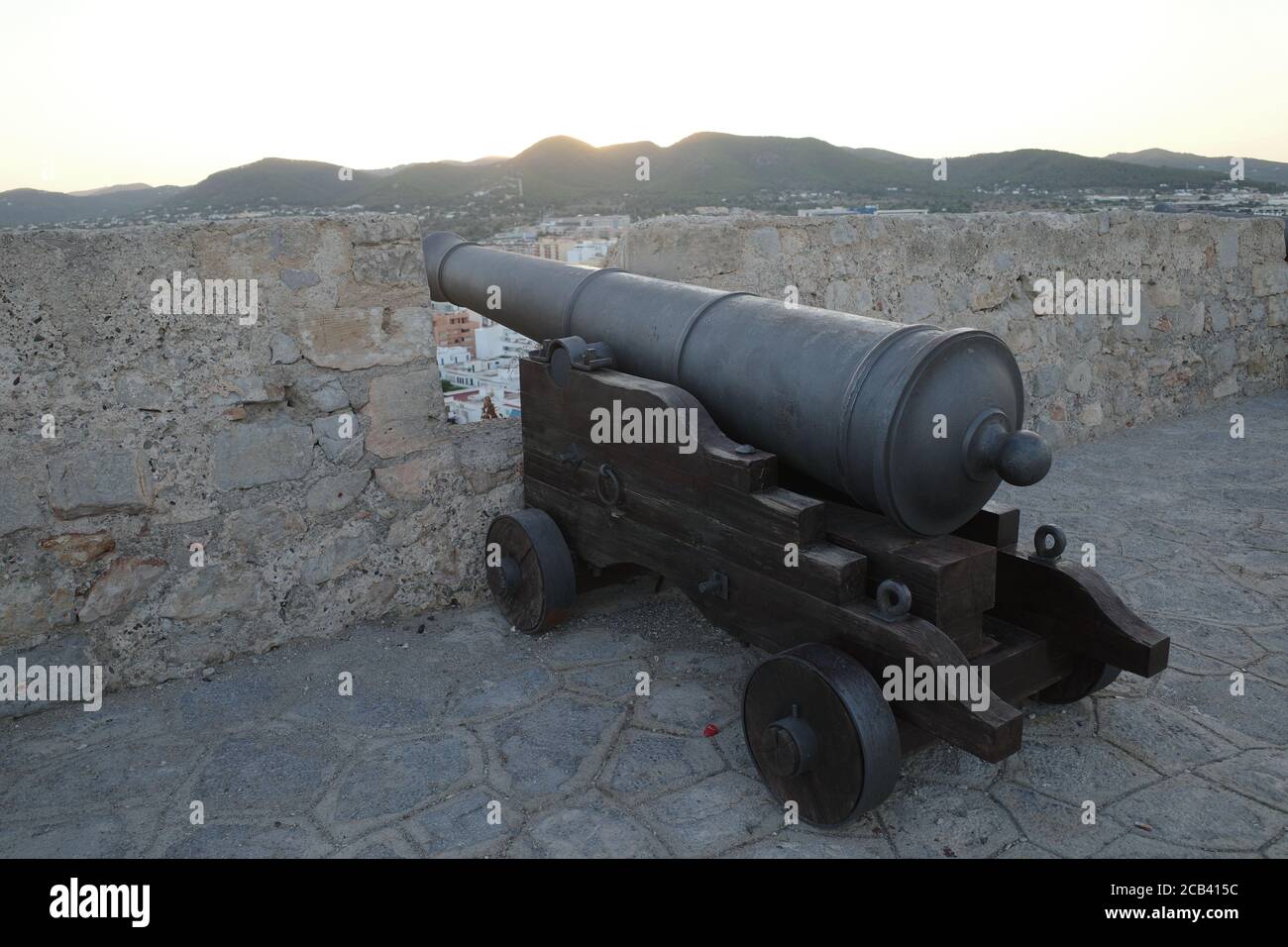 Cannon in a fort hi-res stock photography and images - Alamy