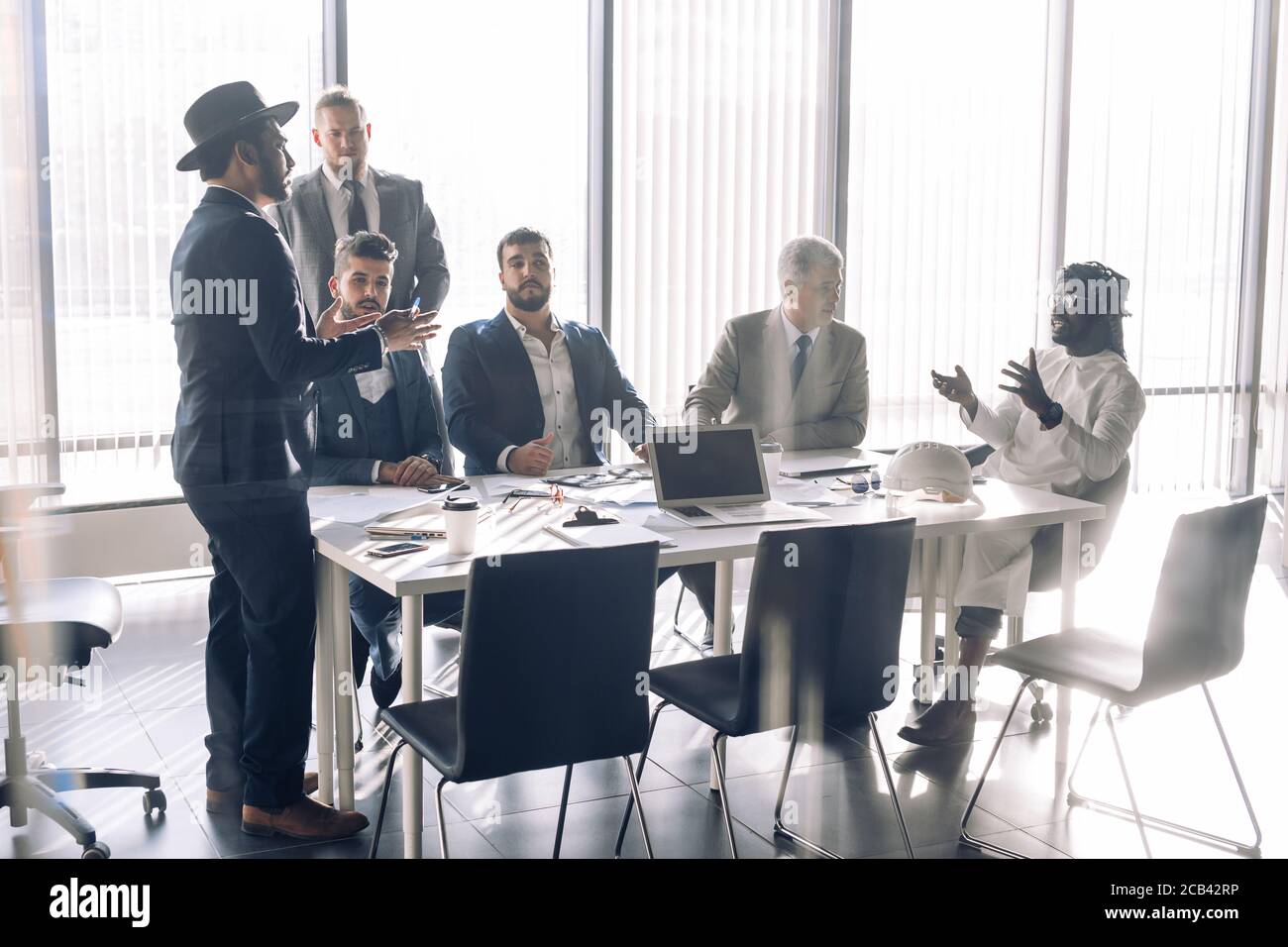 Conversation men suits hi-res stock photography and images - Alamy