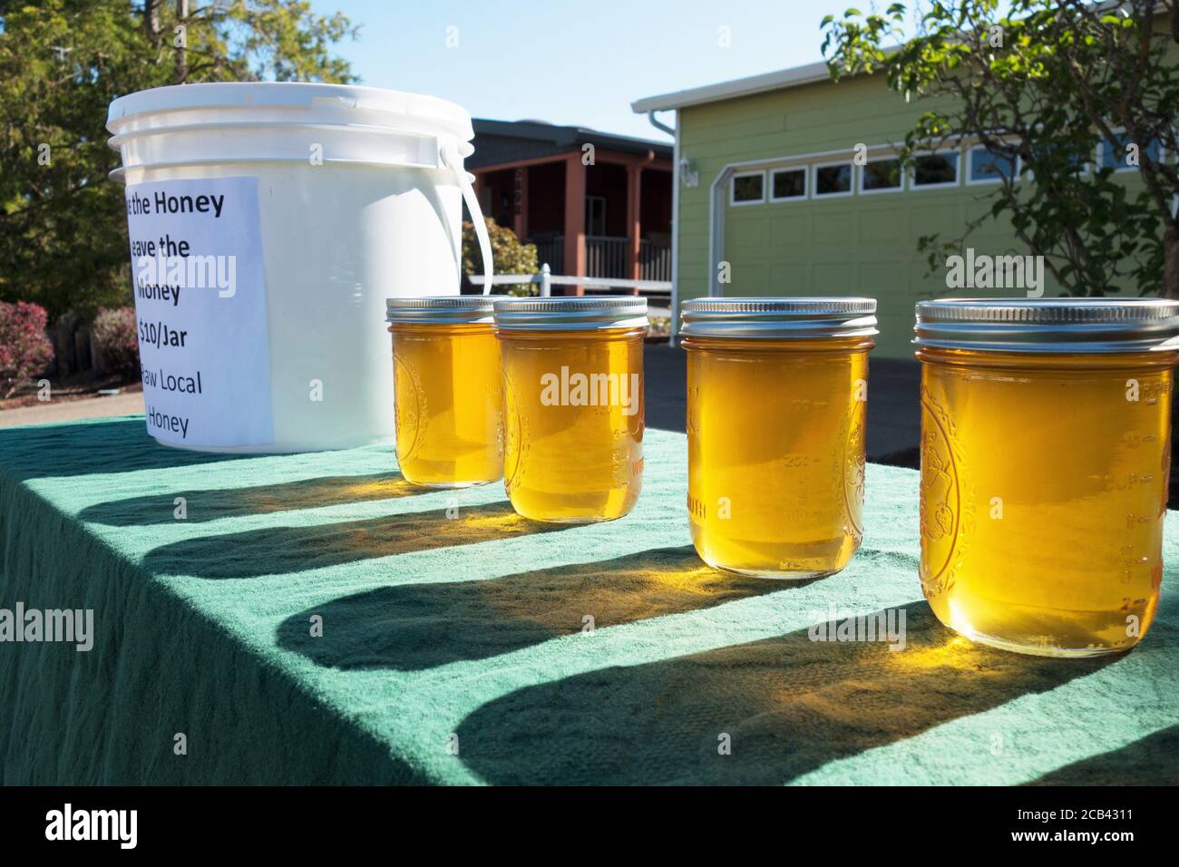 Stand with honey jars hi-res stock photography and images - Alamy