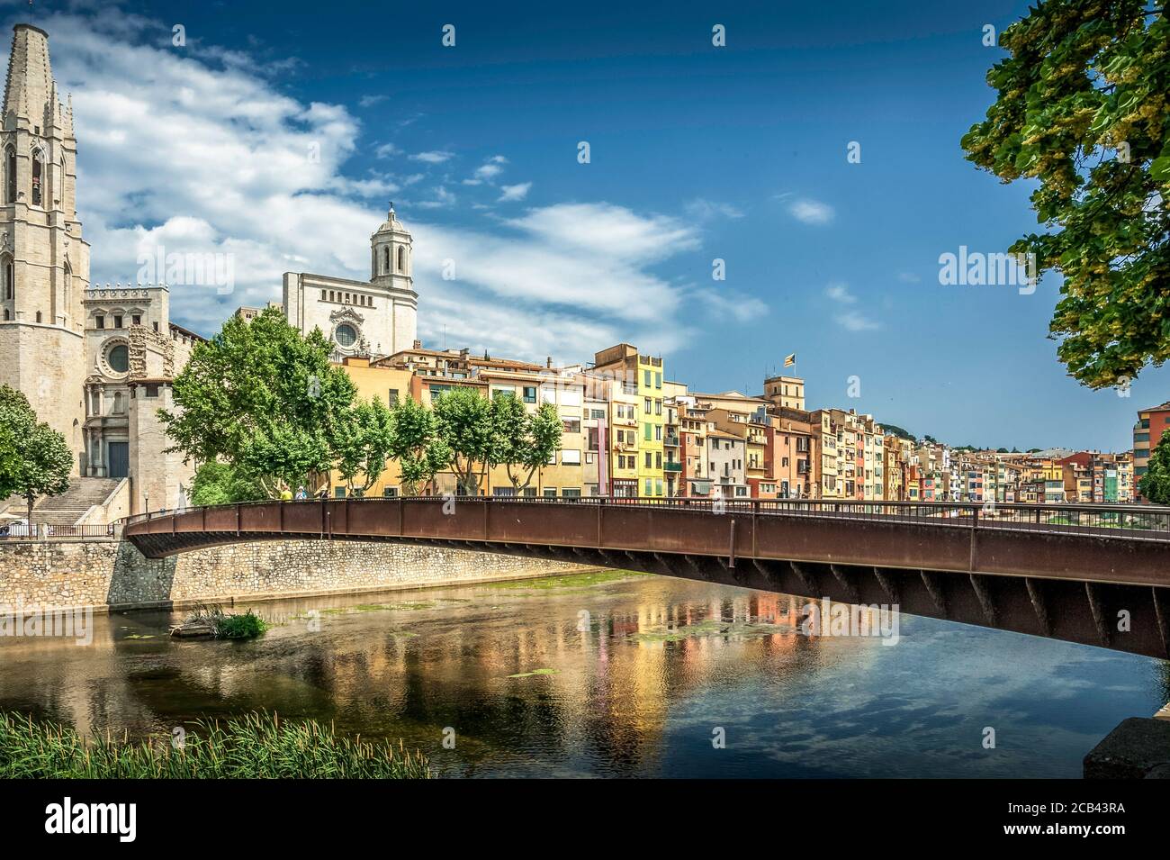 Girona medieval houses hi-res stock photography and images - Alamy
