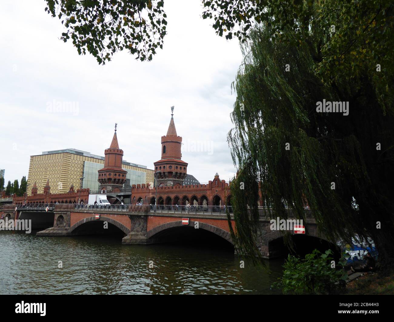 The Oberbaum Bridge is a double-deck bridge crossing Berlin's River ...