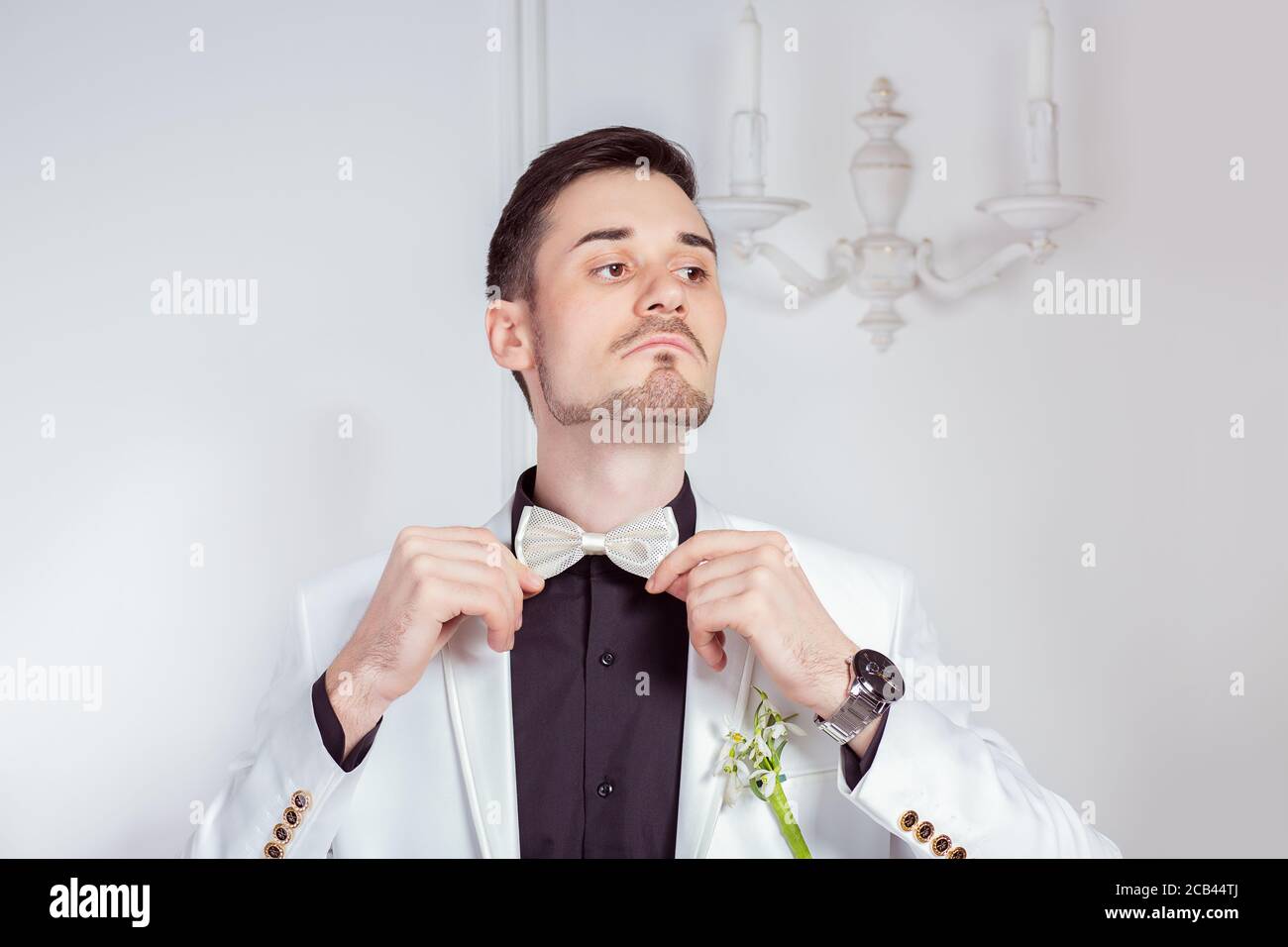 Adjust tie hi-res stock photography and images - Alamy