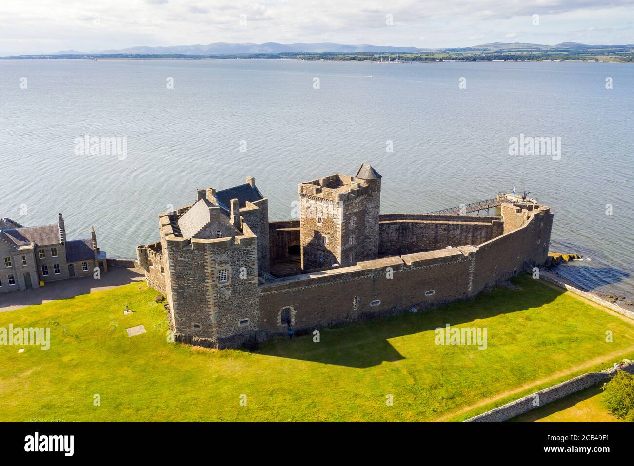 Blackness castle scotland hi-res stock photography and images - Alamy