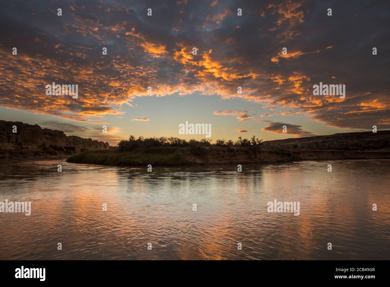 Sunrise over the Milk River, Writing on Stone Provincial Park, Alberta ...