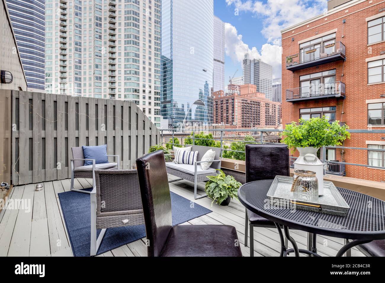 Downtown building rooftop hi-res stock photography and images - Alamy