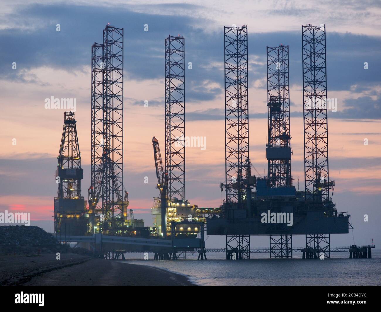 Two drilling rigs hi-res stock photography and images - Alamy