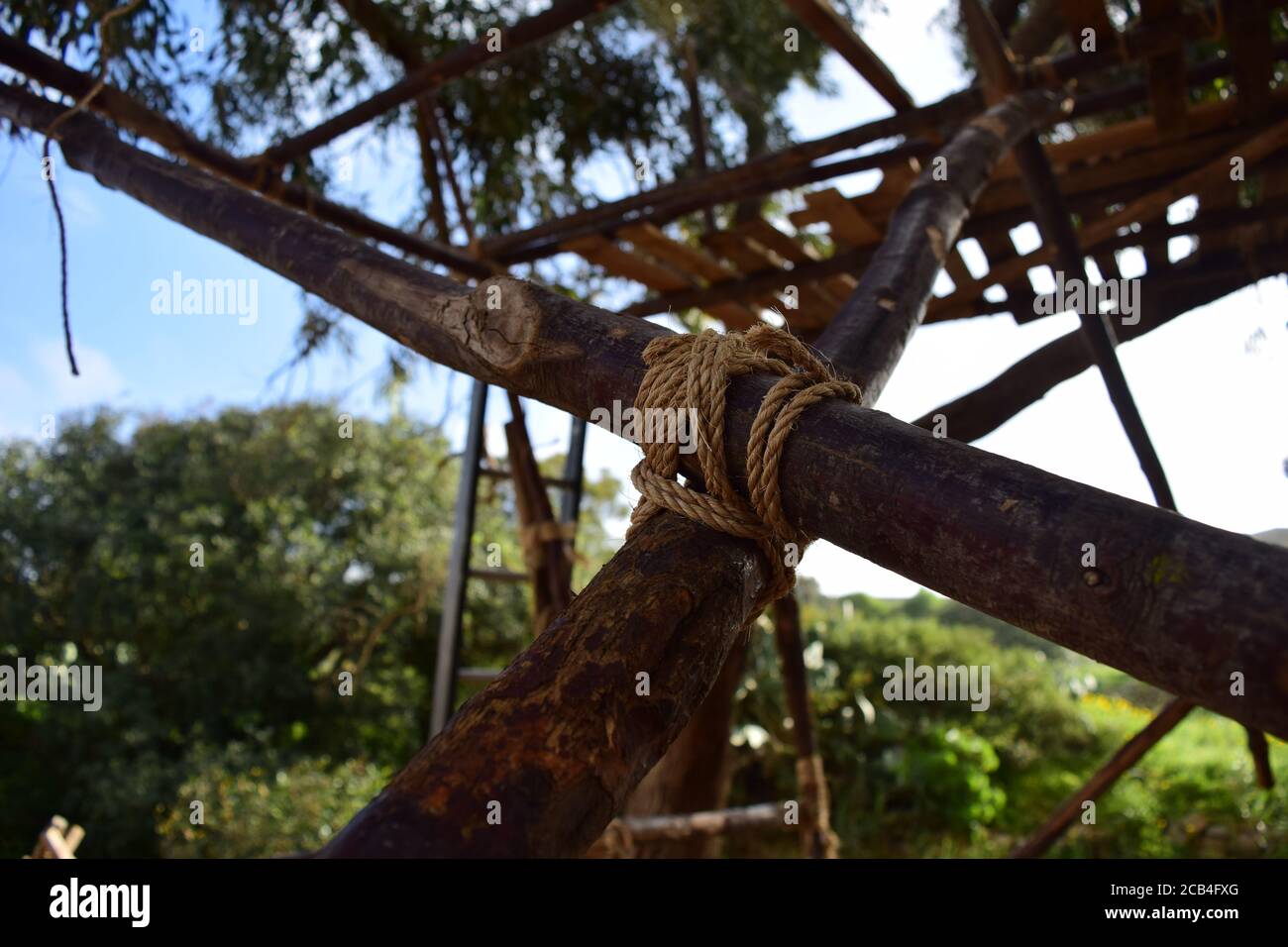 Square lashing hi-res stock photography and images - Alamy
