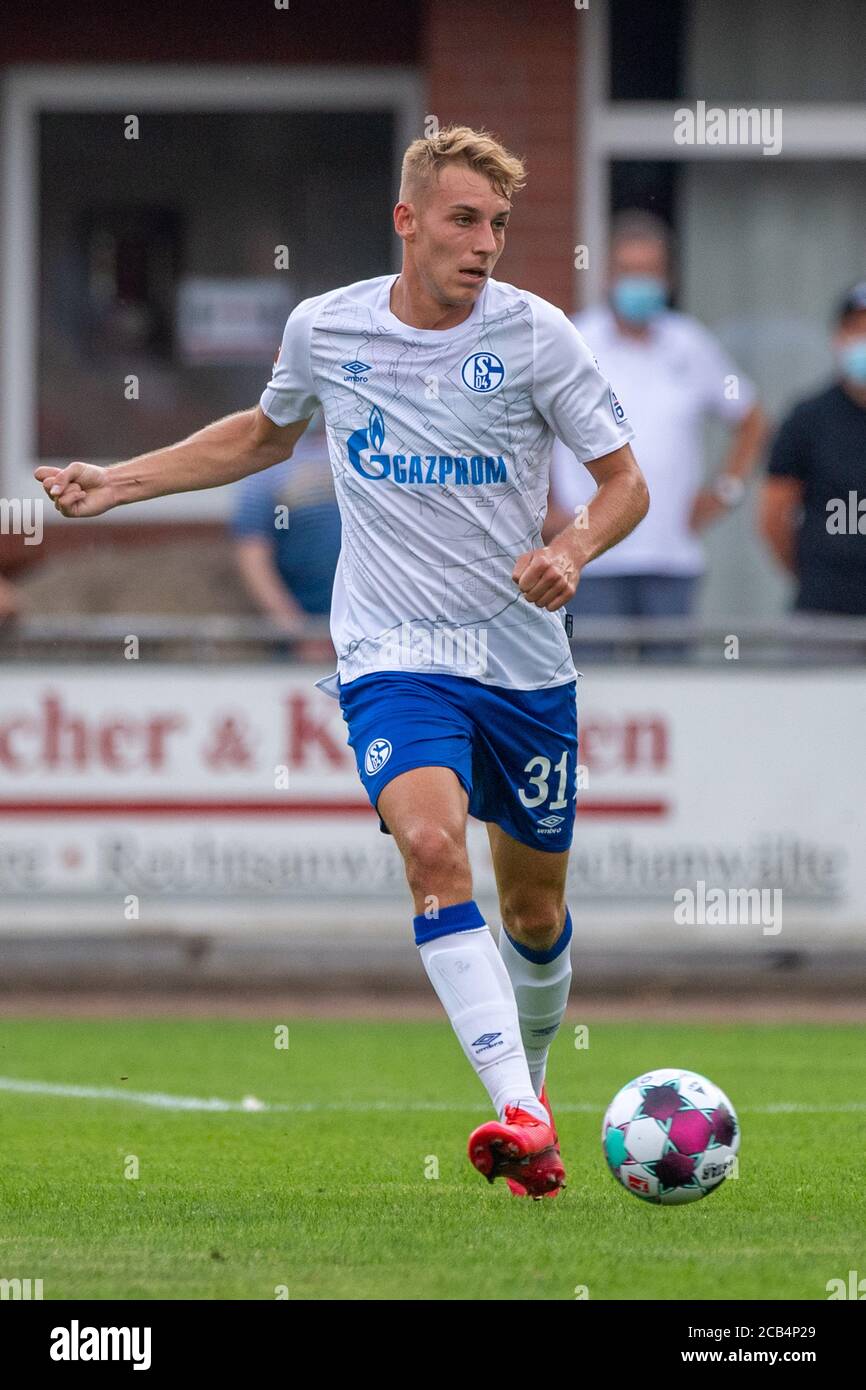 Timo BECKER (GE) with ball, single action with ball, action, whole ...